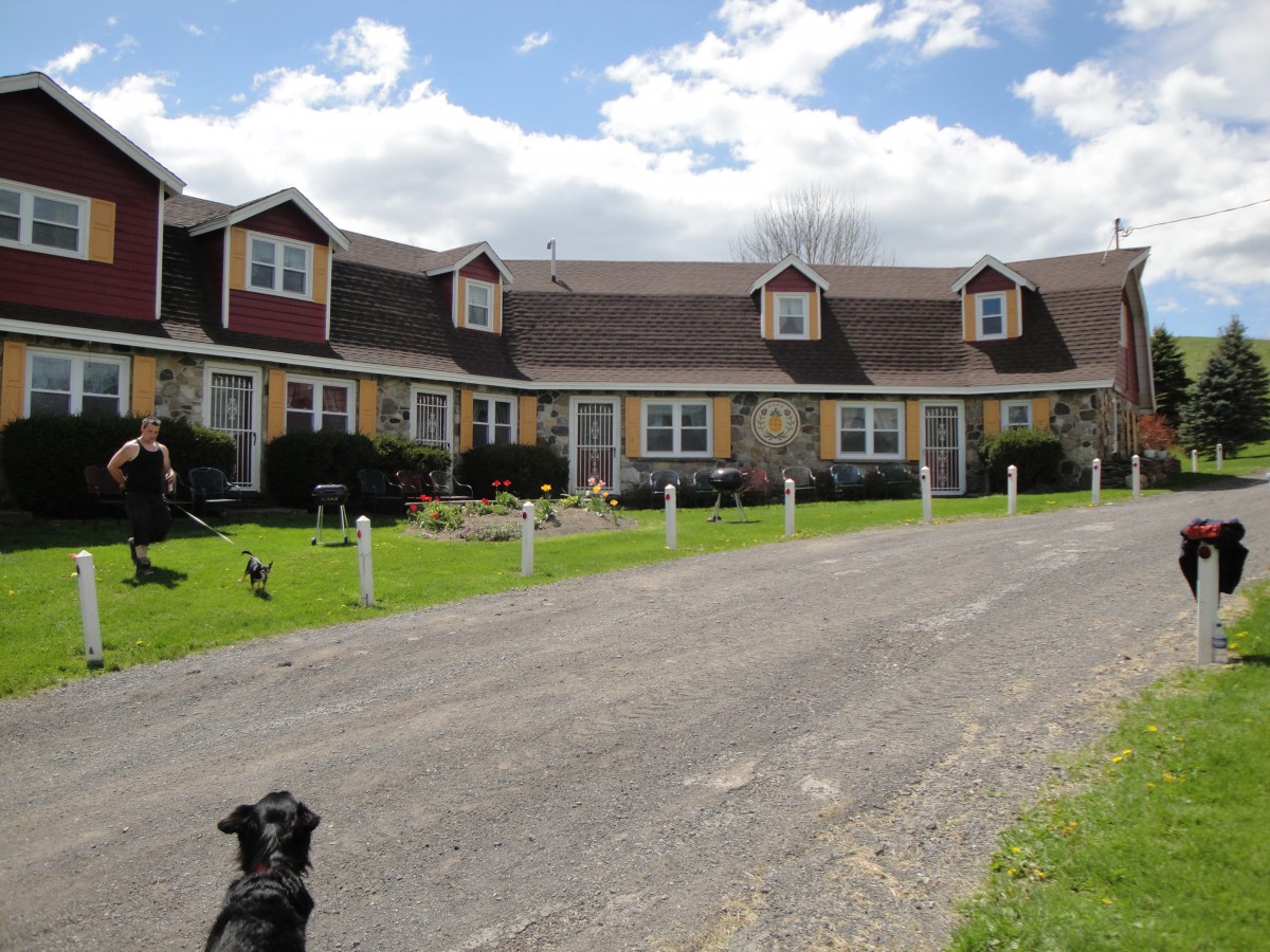 Townhouse – Two Bedroom, Large – Fieldstone Farm Resort